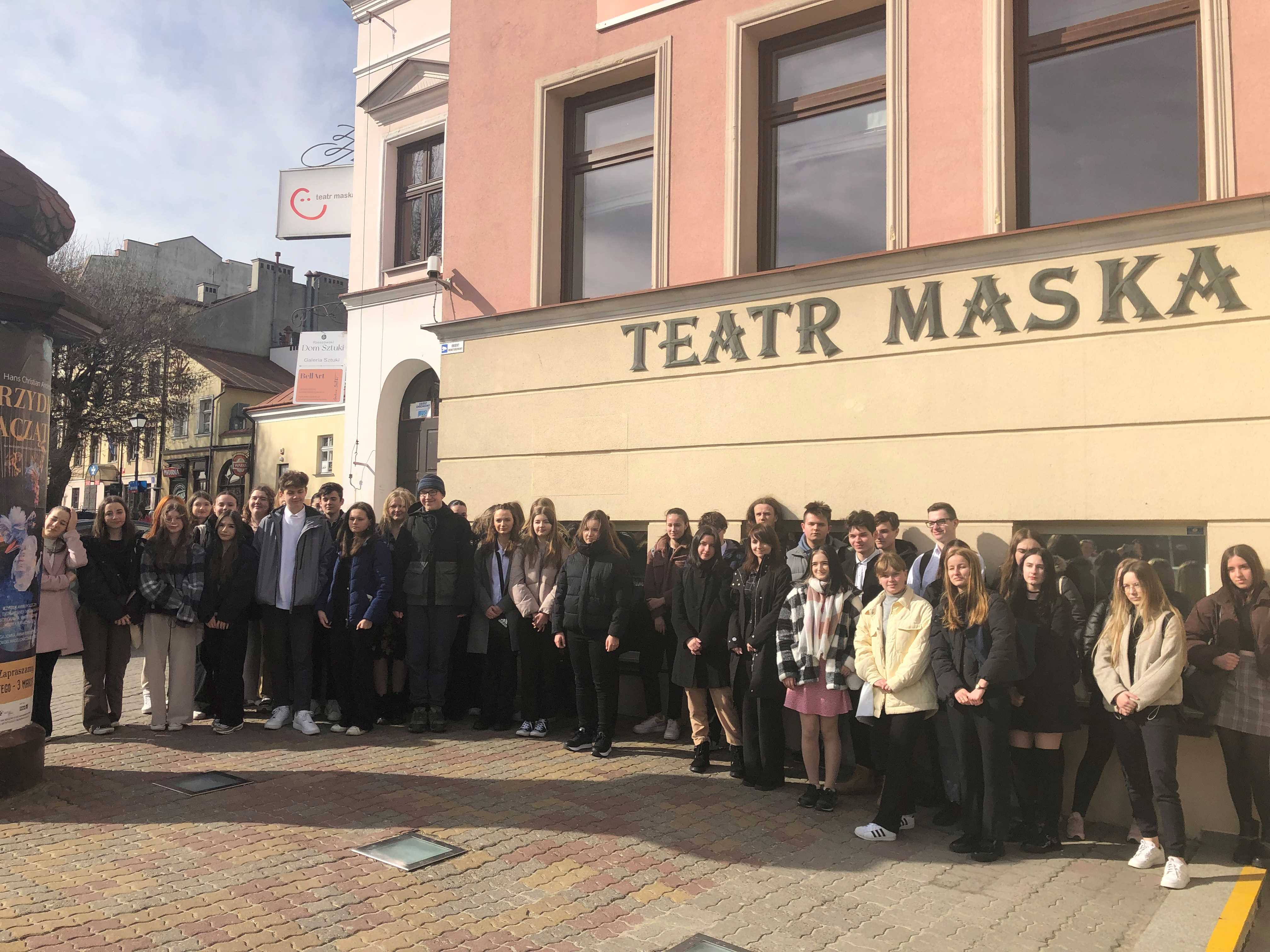 W rzeszowskim TEATRZE MASKA na sztuce BLASKI I CIENIE